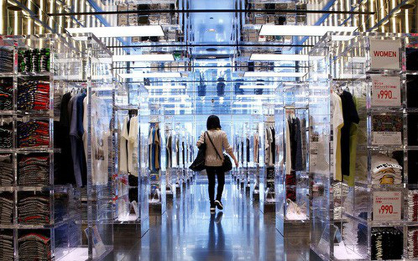 Uniqlo thay thế 90% nhân công bằng robot tại kho hàng ở Tokyo, Nhật Bản ...